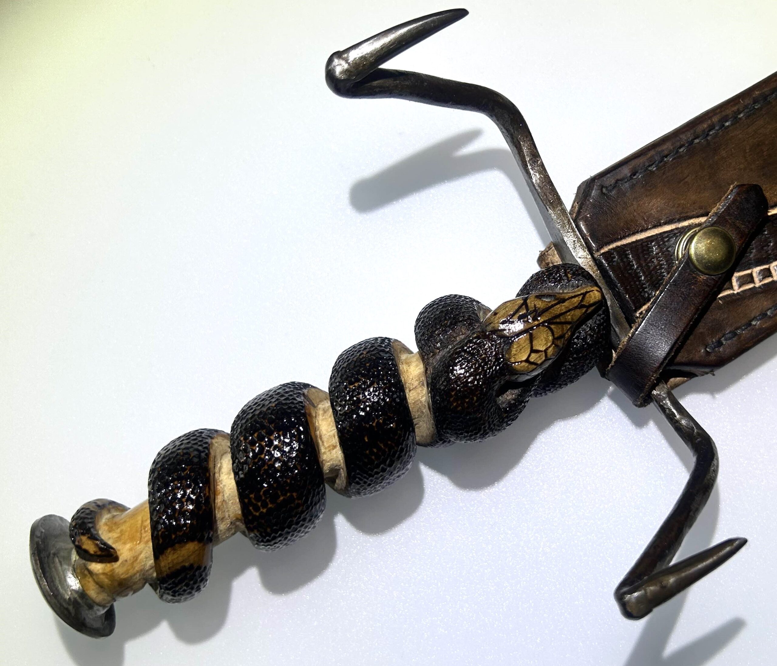 The Snake Fang Dagger (Crocs de serpent) – Coutellerie Wolfwen